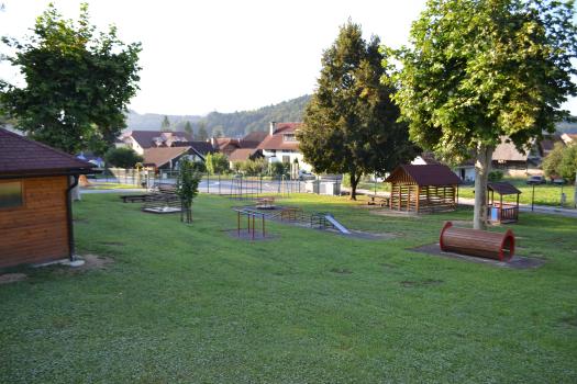 Osnovna šola Mirna – … v objemu speče lepotice