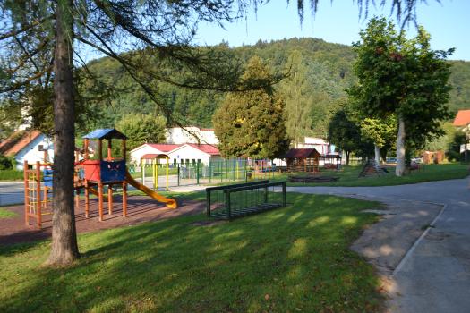 Osnovna šola Mirna – … v objemu speče lepotice